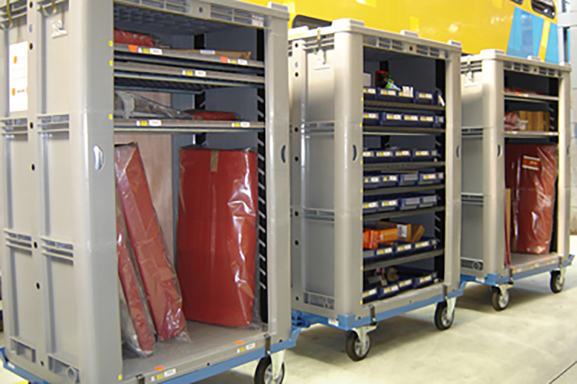 Custom made pallet box cabinets on wheels - Engels